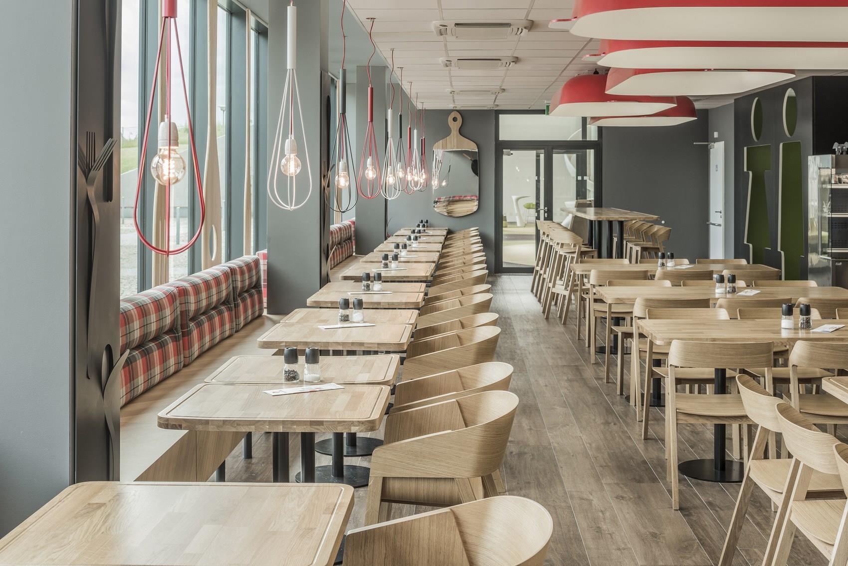 Cafe Furniture Selection Guide: Style, Comfort, and Cohesiveness